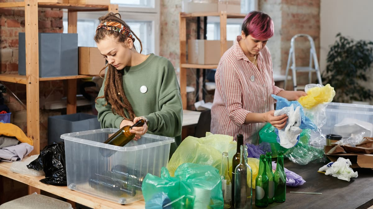 Smart Recycling Apps: Simplifying Waste Management in 2025