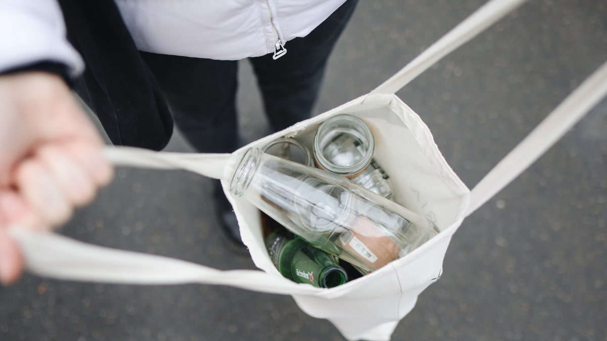 Smart Recycling Apps: Simplifying Waste Management in 2025